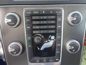 Zils Volvo V60 2014 Viļņa, ar dzinēja tilpumu 2.00 L un nobraukumu 322 tūkst. km par 6800 €, foto 12 vietnē AUTOMOTO.COM.LV
