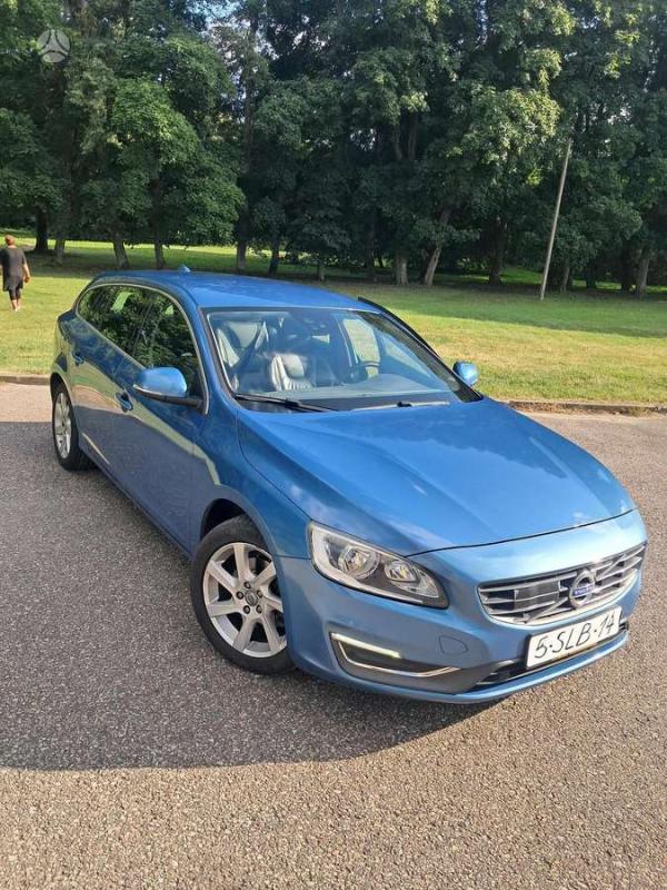 Blue Volvo V60 2014 in Kaunas, with an engine capacity of 1.56 L and mileage of 223 thousand km for 6550 €, photo 8 on AUTOMOTO.COM.LV
