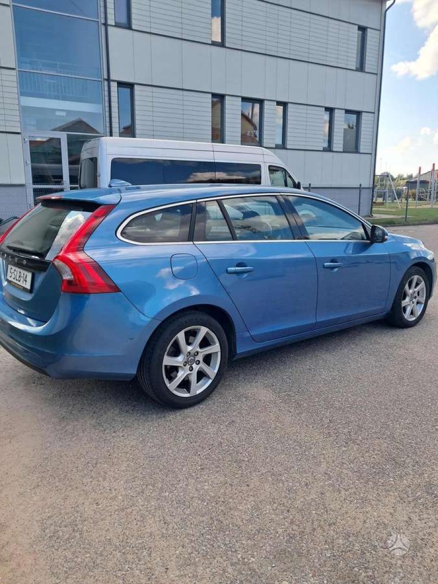 Blue Volvo V60 2014 in Kaunas, with an engine capacity of 1.56 L and mileage of 223 thousand km for 6550 €, photo 10 on AUTOMOTO.COM.LV