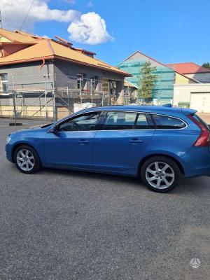 Blue Volvo V60 2014 in Kaunas, with an engine capacity of 1.56 L and mileage of 223 thousand km for 6550 €, photo 11 on AUTOMOTO.COM.LV