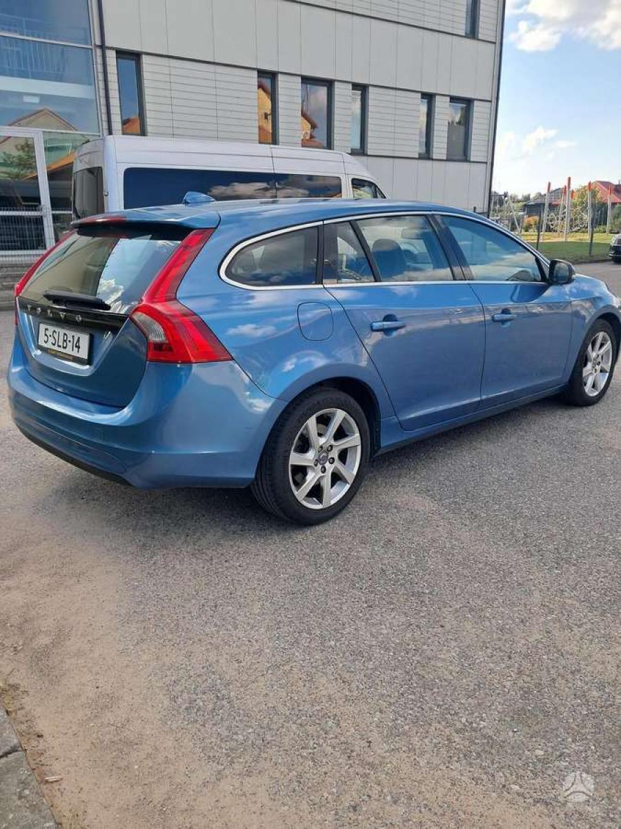 Blue Volvo V60 2014 in Kaunas, with an engine capacity of 1.56 L and mileage of 223 thousand km for 6550 €, photo 15 on AUTOMOTO.COM.LV