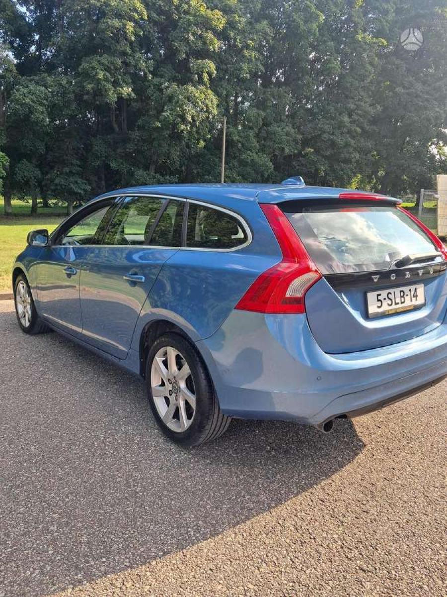 Blue Volvo V60 2014 in Kaunas, with an engine capacity of 1.56 L and mileage of 223 thousand km for 6550 €, photo 17 on AUTOMOTO.COM.LV