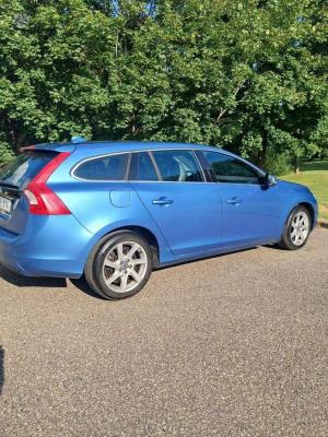 Blue Volvo V60 2014 in Kaunas, with an engine capacity of 1.56 L and mileage of 223 thousand km for 6550 €, photo 18 on AUTOMOTO.COM.LV