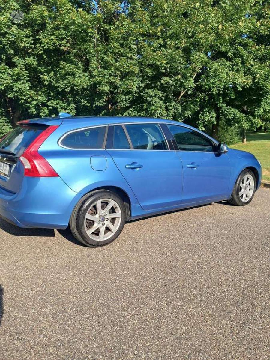 Blue Volvo V60 2014 in Kaunas, with an engine capacity of 1.56 L and mileage of 223 thousand km for 6550 €, photo 18 on AUTOMOTO.COM.LV