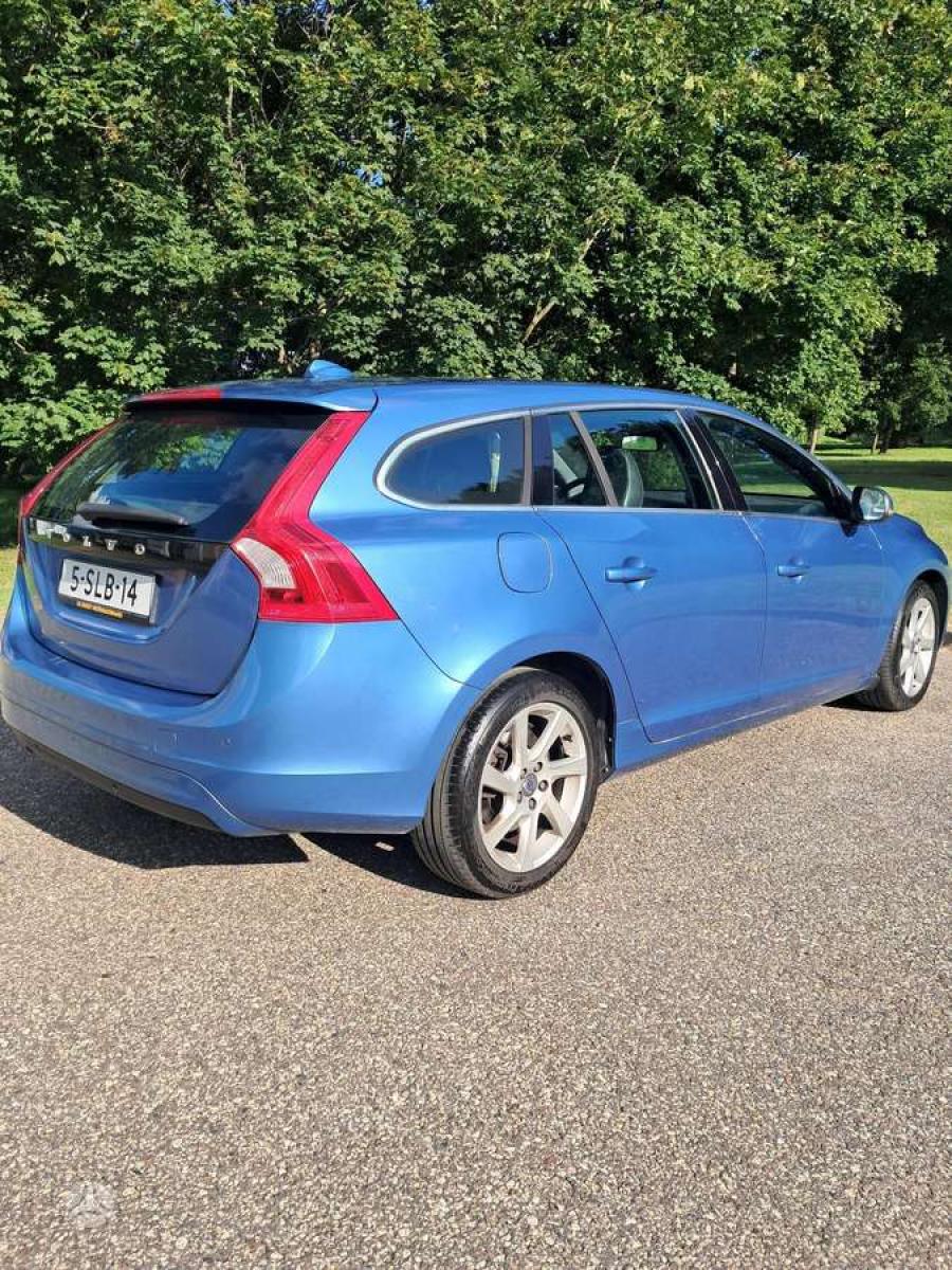 Blue Volvo V60 2014 in Kaunas, with an engine capacity of 1.56 L and mileage of 223 thousand km for 6550 €, photo 22 on AUTOMOTO.COM.LV