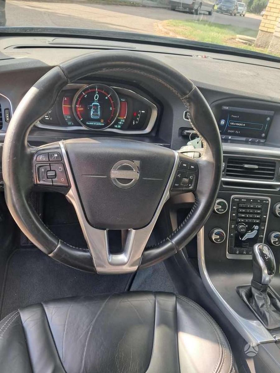Blue Volvo V60 2014 in Kaunas, with an engine capacity of 1.56 L and mileage of 223 thousand km for 6550 €, photo 25 on AUTOMOTO.COM.LV