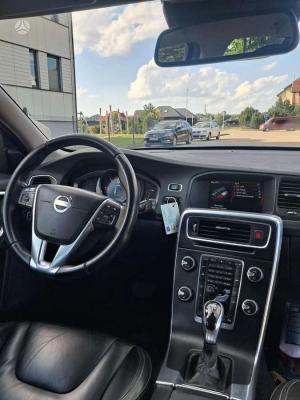 Blue Volvo V60 2014 in Kaunas, with an engine capacity of 1.56 L and mileage of 223 thousand km for 6550 €, photo 26 on AUTOMOTO.COM.LV