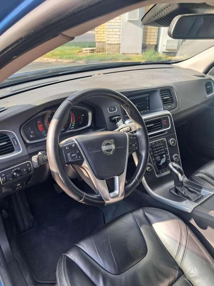 Blue Volvo V60 2014 in Kaunas, with an engine capacity of 1.56 L and mileage of 223 thousand km for 6550 €, photo 27 on AUTOMOTO.COM.LV