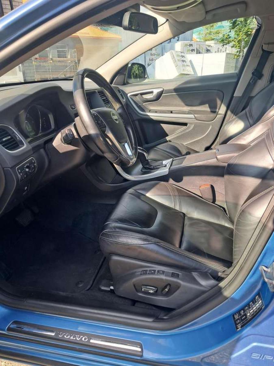 Blue Volvo V60 2014 in Kaunas, with an engine capacity of 1.56 L and mileage of 223 thousand km for 6550 €, photo 29 on AUTOMOTO.COM.LV