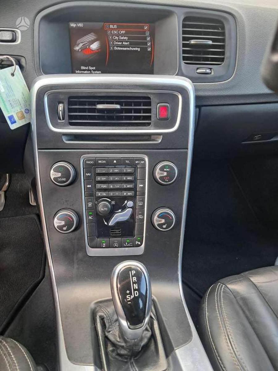 Blue Volvo V60 2014 in Kaunas, with an engine capacity of 1.56 L and mileage of 223 thousand km for 6550 €, photo 30 on AUTOMOTO.COM.LV