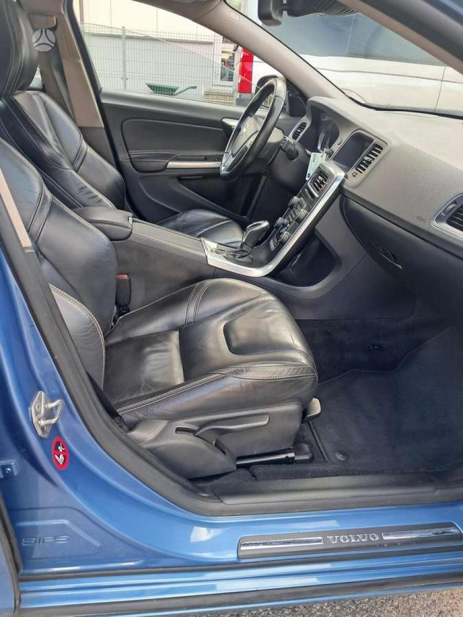 Blue Volvo V60 2014 in Kaunas, with an engine capacity of 1.56 L and mileage of 223 thousand km for 6550 €, photo 32 on AUTOMOTO.COM.LV