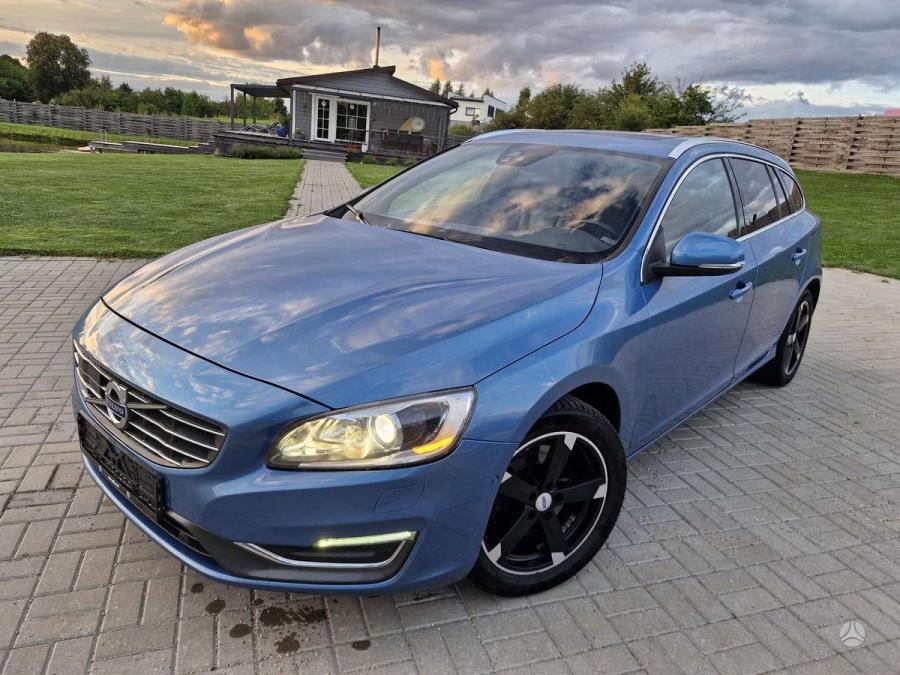 Zils Volvo V60 2014 Viļņa, ar dzinēja tilpumu 1.97 L un nobraukumu 218 tūkst. km par 8300 €, foto 1 vietnē AUTOMOTO.COM.LV