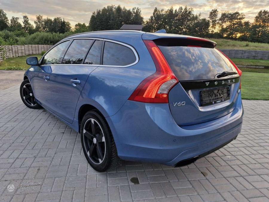 Zils Volvo V60 2014 Viļņa, ar dzinēja tilpumu 1.97 L un nobraukumu 218 tūkst. km par 8300 €, foto 3 vietnē AUTOMOTO.COM.LV