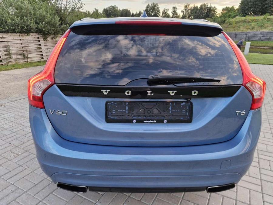 Zils Volvo V60 2014 Viļņa, ar dzinēja tilpumu 1.97 L un nobraukumu 218 tūkst. km par 8300 €, foto 4 vietnē AUTOMOTO.COM.LV