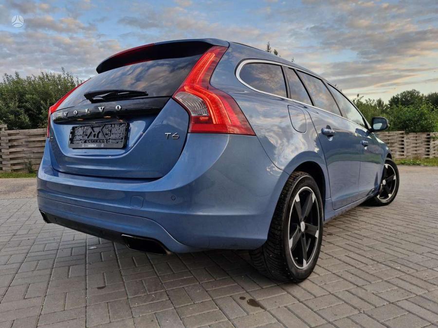 Zils Volvo V60 2014 Viļņa, ar dzinēja tilpumu 1.97 L un nobraukumu 218 tūkst. km par 8300 €, foto 5 vietnē AUTOMOTO.COM.LV