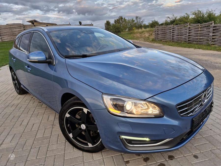 Zils Volvo V60 2014 Viļņa, ar dzinēja tilpumu 1.97 L un nobraukumu 218 tūkst. km par 8300 €, foto 6 vietnē AUTOMOTO.COM.LV