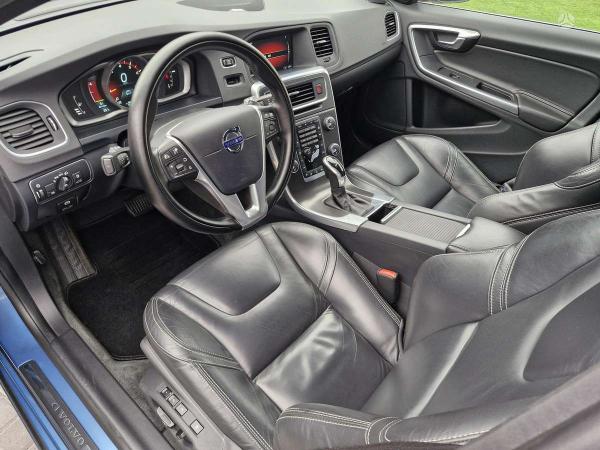 Blue Volvo V60 2014 in Vilnius, with an engine capacity of 1.97 L and mileage of 218 thousand km for 8300 €, photo 8 on AUTOMOTO.COM.LV