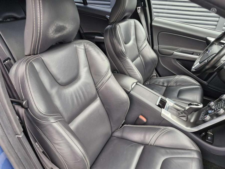 Zils Volvo V60 2014 Viļņa, ar dzinēja tilpumu 1.97 L un nobraukumu 218 tūkst. km par 8300 €, foto 17 vietnē AUTOMOTO.COM.LV