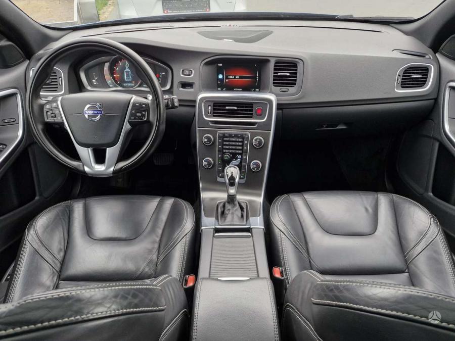 Zils Volvo V60 2014 Viļņa, ar dzinēja tilpumu 1.97 L un nobraukumu 218 tūkst. km par 8300 €, foto 18 vietnē AUTOMOTO.COM.LV
