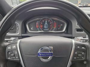 Zils Volvo V60 2014 Viļņa, ar dzinēja tilpumu 1.97 L un nobraukumu 218 tūkst. km par 8300 €, foto 19 vietnē AUTOMOTO.COM.LV