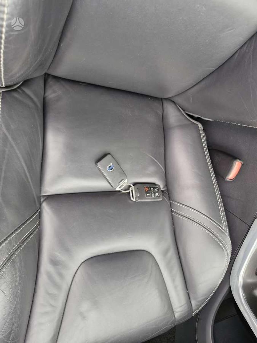 Zils Volvo V60 2014 Viļņa, ar dzinēja tilpumu 1.97 L un nobraukumu 218 tūkst. km par 8300 €, foto 22 vietnē AUTOMOTO.COM.LV