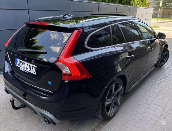 Blue Volvo V60 2014 in Marijampole, with an engine capacity of 2.40 L and mileage of 279 thousand km for 7950 €, photo 5 on AUTOMOTO.COM.LV