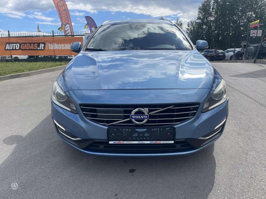 Blue Volvo V60 2014 in Kaunas, with an engine capacity of 2.40 L and mileage of 294 thousand km for 5950 €, photo 5 on AUTOMOTO.COM.LV
