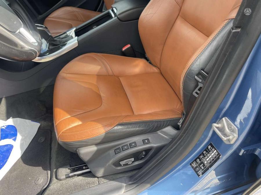 Blue Volvo V60 2014 in Kaunas, with an engine capacity of 2.40 L and mileage of 294 thousand km for 5950 €, photo 26 on AUTOMOTO.COM.LV