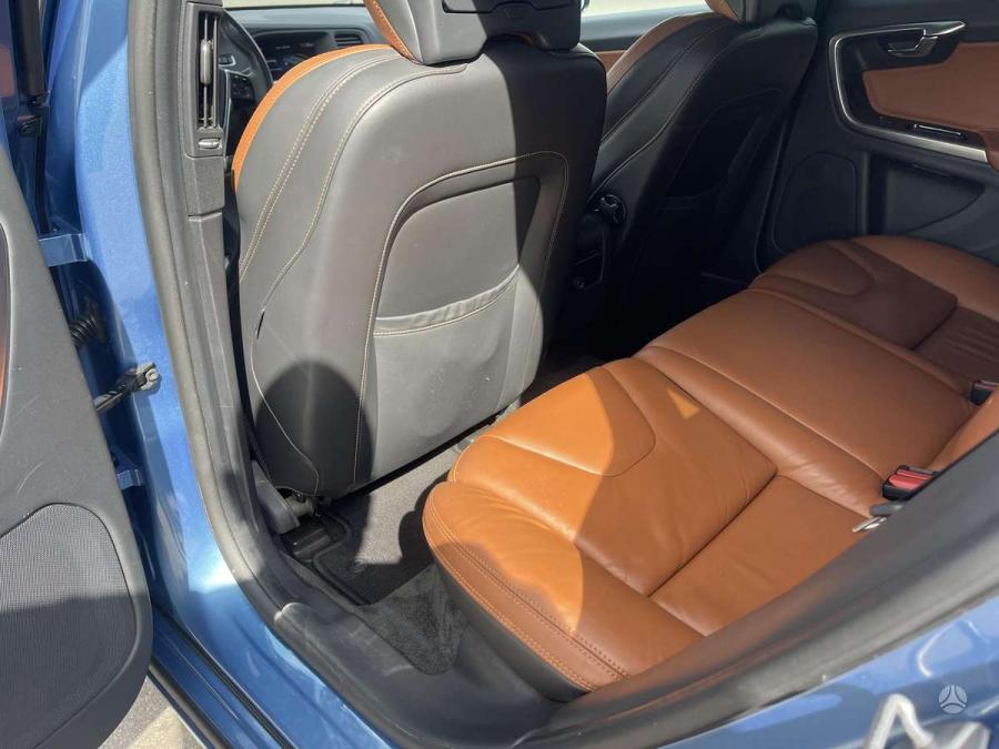 Blue Volvo V60 2014 in Kaunas, with an engine capacity of 2.40 L and mileage of 294 thousand km for 5950 €, photo 27 on AUTOMOTO.COM.LV
