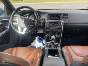 Blue Volvo V60 2014 in Kaunas, with an engine capacity of 2.40 L and mileage of 294 thousand km for 5950 €, photo 28 on AUTOMOTO.COM.LV