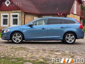 Zils Volvo V60 2014 Rīga, ar dzinēja tilpumu 2.00 L un nobraukumu 339 tūkst. km par 6850 €, foto 3 vietnē AUTOMOTO.COM.LV