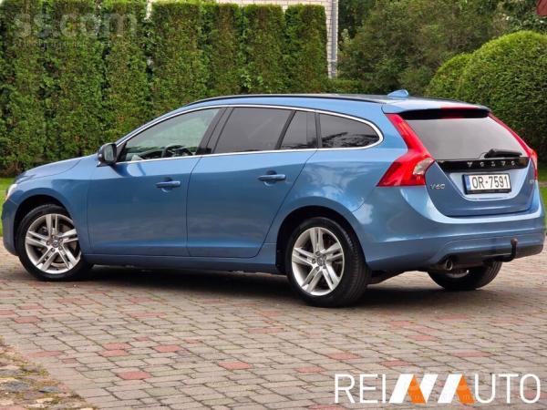 Blue Volvo V60 2014 in Riga, with an engine capacity of 2.00 L and mileage of 339 thousand km for 6850 €, photo 4 on AUTOMOTO.COM.LV
