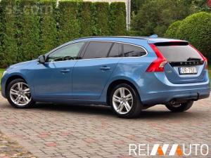 Zils Volvo V60 2014 Rīga, ar dzinēja tilpumu 2.00 L un nobraukumu 339 tūkst. km par 6850 €, foto 4 vietnē AUTOMOTO.COM.LV