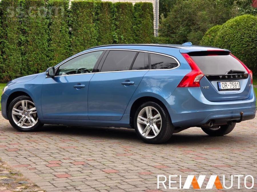 Zils Volvo V60 2014 Rīga, ar dzinēja tilpumu 2.00 L un nobraukumu 339 tūkst. km par 6850 €, foto 4 vietnē AUTOMOTO.COM.LV