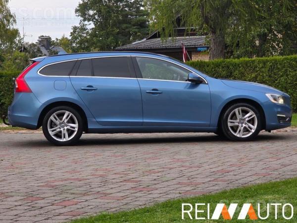 Blue Volvo V60 2014 in Riga, with an engine capacity of 2.00 L and mileage of 339 thousand km for 6850 €, photo 7 on AUTOMOTO.COM.LV