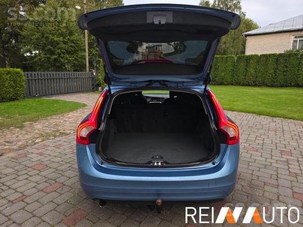 Blue Volvo V60 2014 in Riga, with an engine capacity of 2.00 L and mileage of 339 thousand km for 6850 €, photo 11 on AUTOMOTO.COM.LV