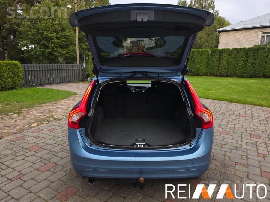 Zils Volvo V60 2014 Rīga, ar dzinēja tilpumu 2.00 L un nobraukumu 339 tūkst. km par 6850 €, foto 11 vietnē AUTOMOTO.COM.LV