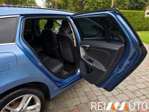 Zils Volvo V60 2014 Rīga, ar dzinēja tilpumu 2.00 L un nobraukumu 339 tūkst. km par 6850 €, foto 13 vietnē AUTOMOTO.COM.LV