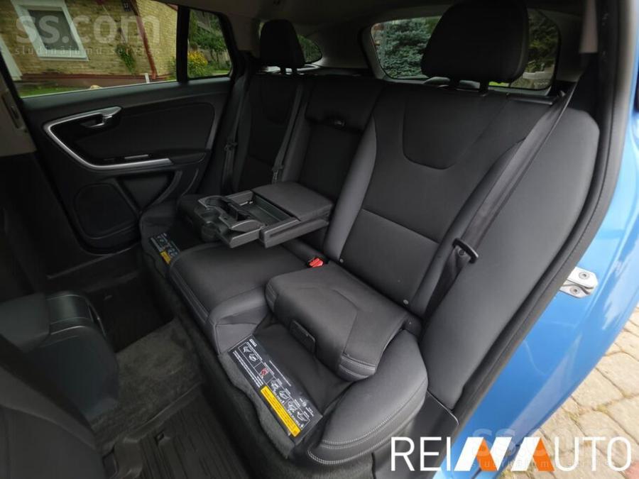 Zils Volvo V60 2014 Rīga, ar dzinēja tilpumu 2.00 L un nobraukumu 339 tūkst. km par 6850 €, foto 15 vietnē AUTOMOTO.COM.LV