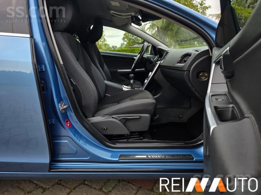 Zils Volvo V60 2014 Rīga, ar dzinēja tilpumu 2.00 L un nobraukumu 339 tūkst. km par 6850 €, foto 18 vietnē AUTOMOTO.COM.LV