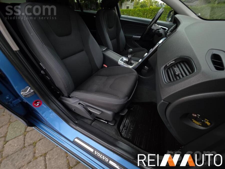 Zils Volvo V60 2014 Rīga, ar dzinēja tilpumu 2.00 L un nobraukumu 339 tūkst. km par 6850 €, foto 19 vietnē AUTOMOTO.COM.LV