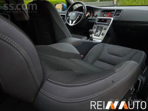 Zils Volvo V60 2014 Rīga, ar dzinēja tilpumu 2.00 L un nobraukumu 339 tūkst. km par 6850 €, foto 20 vietnē AUTOMOTO.COM.LV