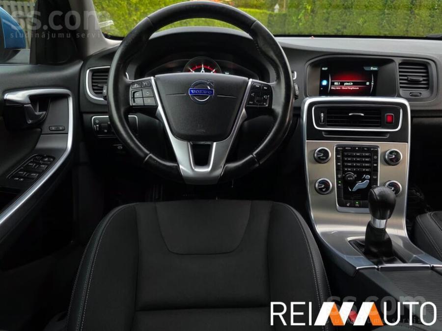 Zils Volvo V60 2014 Rīga, ar dzinēja tilpumu 2.00 L un nobraukumu 339 tūkst. km par 6850 €, foto 24 vietnē AUTOMOTO.COM.LV