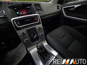 Zils Volvo V60 2014 Rīga, ar dzinēja tilpumu 2.00 L un nobraukumu 339 tūkst. km par 6850 €, foto 25 vietnē AUTOMOTO.COM.LV