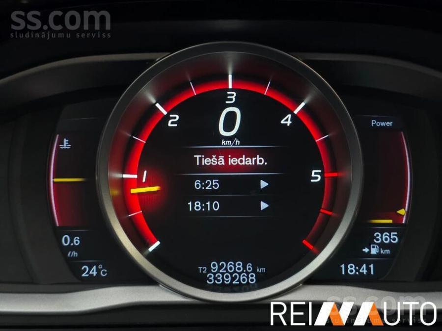 Zils Volvo V60 2014 Rīga, ar dzinēja tilpumu 2.00 L un nobraukumu 339 tūkst. km par 6850 €, foto 28 vietnē AUTOMOTO.COM.LV