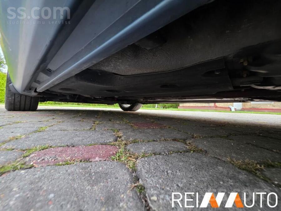Zils Volvo V60 2014 Rīga, ar dzinēja tilpumu 2.00 L un nobraukumu 339 tūkst. km par 6850 €, foto 33 vietnē AUTOMOTO.COM.LV