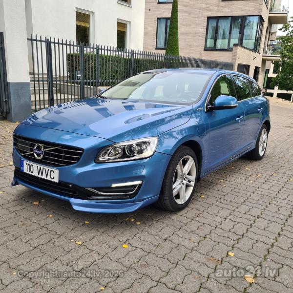 Zils Volvo V60 2014 Tartu, ar dzinēja tilpumu 2.40 L un nobraukumu 271 tūkst. km par 9300 €, foto 1 vietnē AUTOMOTO.COM.LV