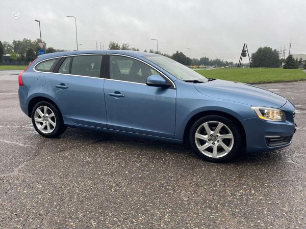 Blue Volvo V60 2014 in Kaunas, with an engine capacity of 1.97 L and mileage of 263 thousand km for 5650 €, photo 4 on AUTOMOTO.COM.LV
