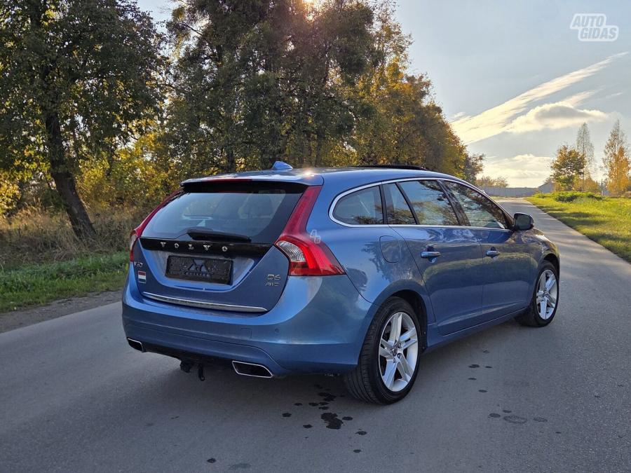 Blue Volvo V60 2014 in Kaunas, with an engine capacity of 2.40 L and mileage of 206 thousand km for 7650 €, photo 4 on AUTOMOTO.COM.LV