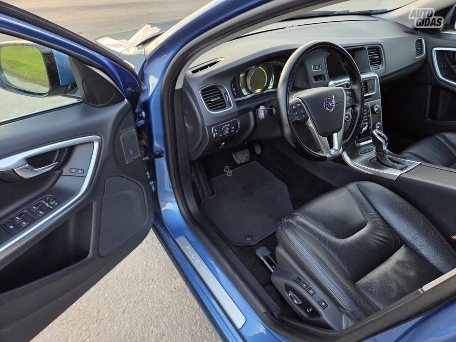Blue Volvo V60 2014 in Kaunas, with an engine capacity of 2.40 L and mileage of 206 thousand km for 7650 €, photo 10 on AUTOMOTO.COM.LV